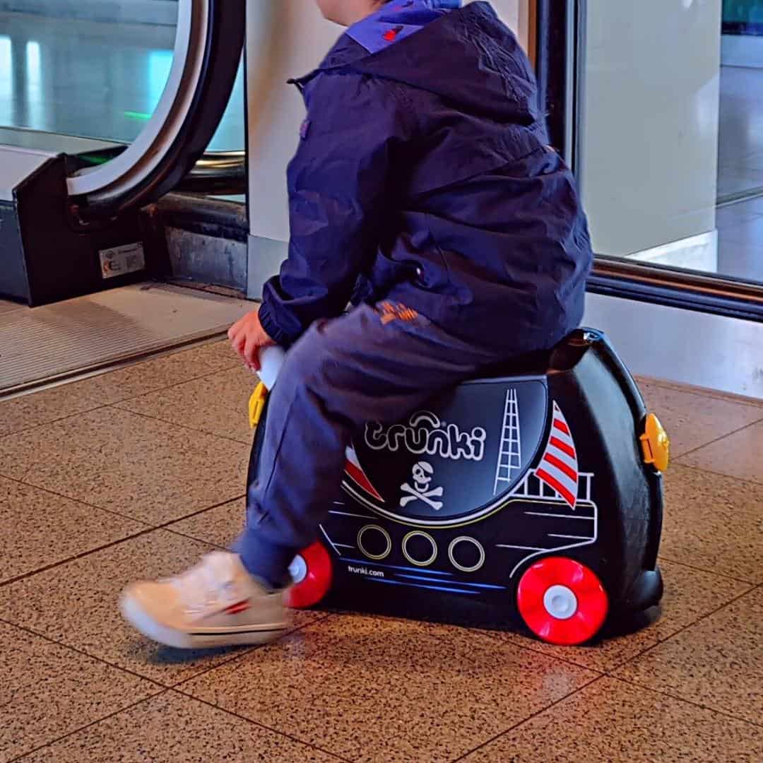 11 beste kinderkoffers die ze zelf zullen willen voortduwen