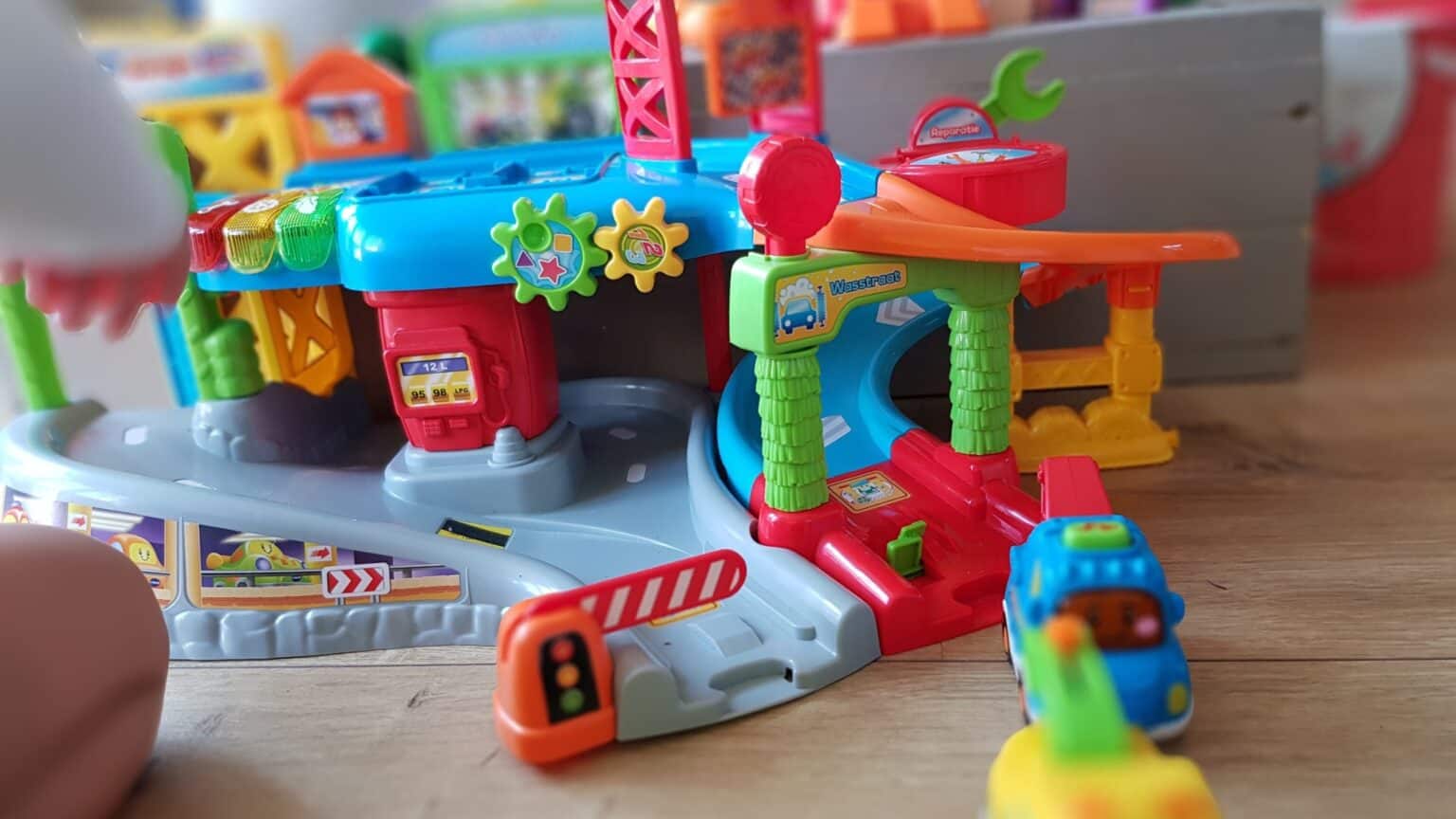 Vtech Toet Toet Auto's Tow And Go Garage beoordeeld
